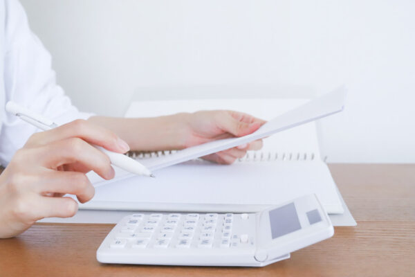 ROE(自己資本利益率)の目安とは？業種別の基準や計算方法について|CxOgroup